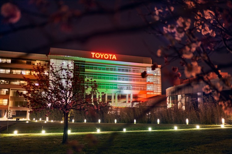 IL GRUPPO TOYOTA SI TINGE DI… TRICOLORE