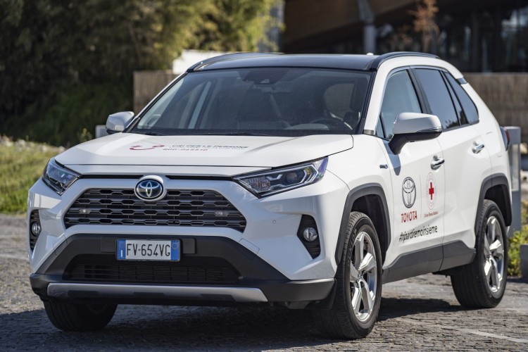 TOYOTA INSIEME ALLA CROCE ROSSA ITALIANA PER AIUTARE LA POPOLAZIONE ...