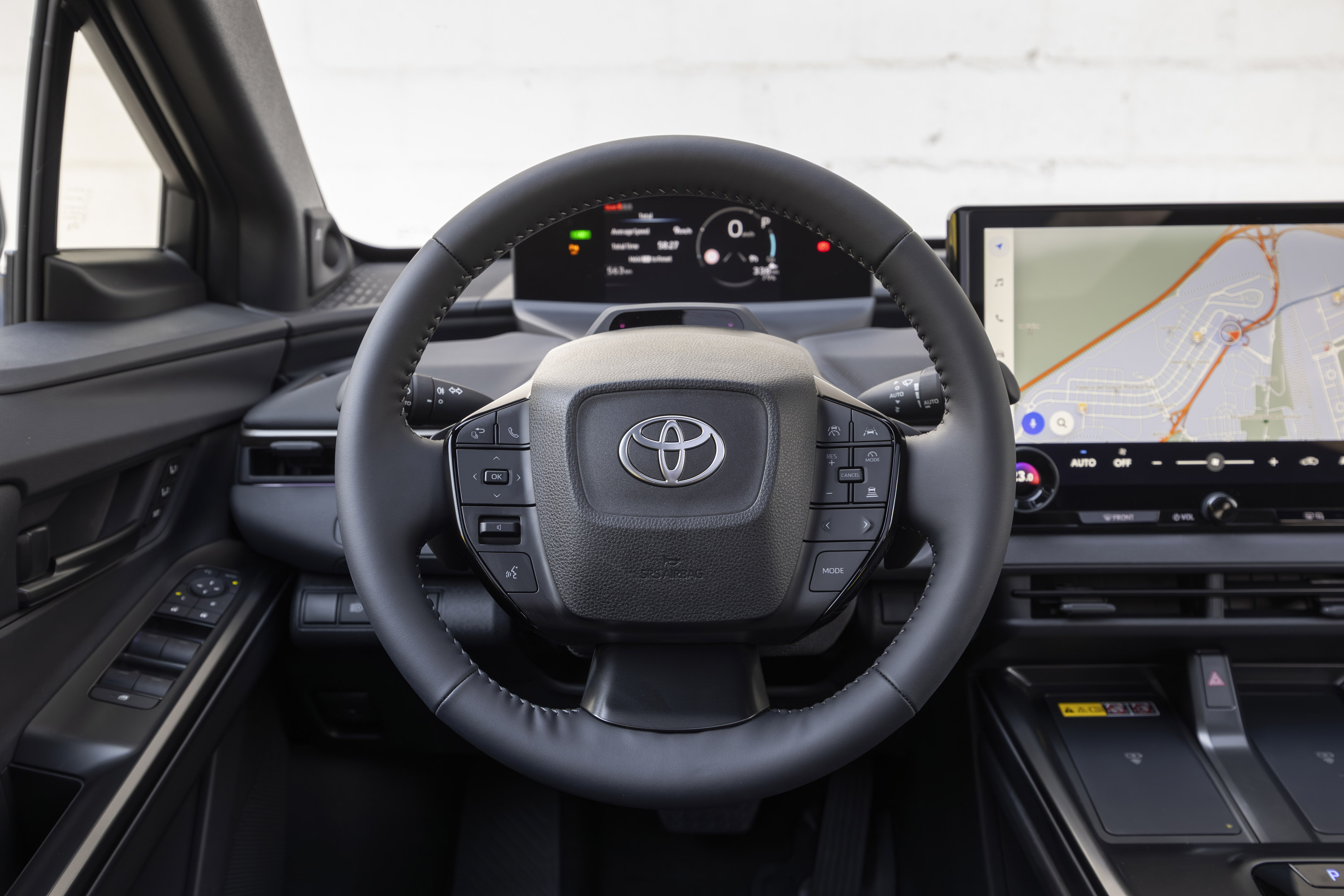 GUIDA DEI PRIMI PROTOTIPI DEL NUOVO TOYOTA bZ4X