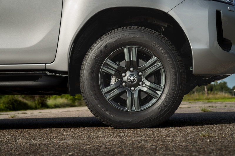 The new Toyota Hilux Hybrid 48V: uncompromised capabilities from the ...