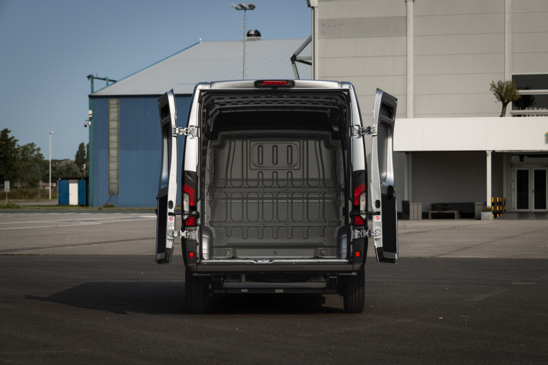 THE ALL-NEW TOYOTA PROACE MAX DELIVERS GREAT CHOICE AND VERSATILITY