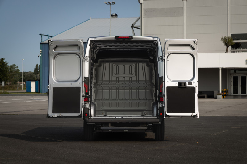 THE ALL-NEW TOYOTA PROACE MAX DELIVERS GREAT CHOICE AND VERSATILITY