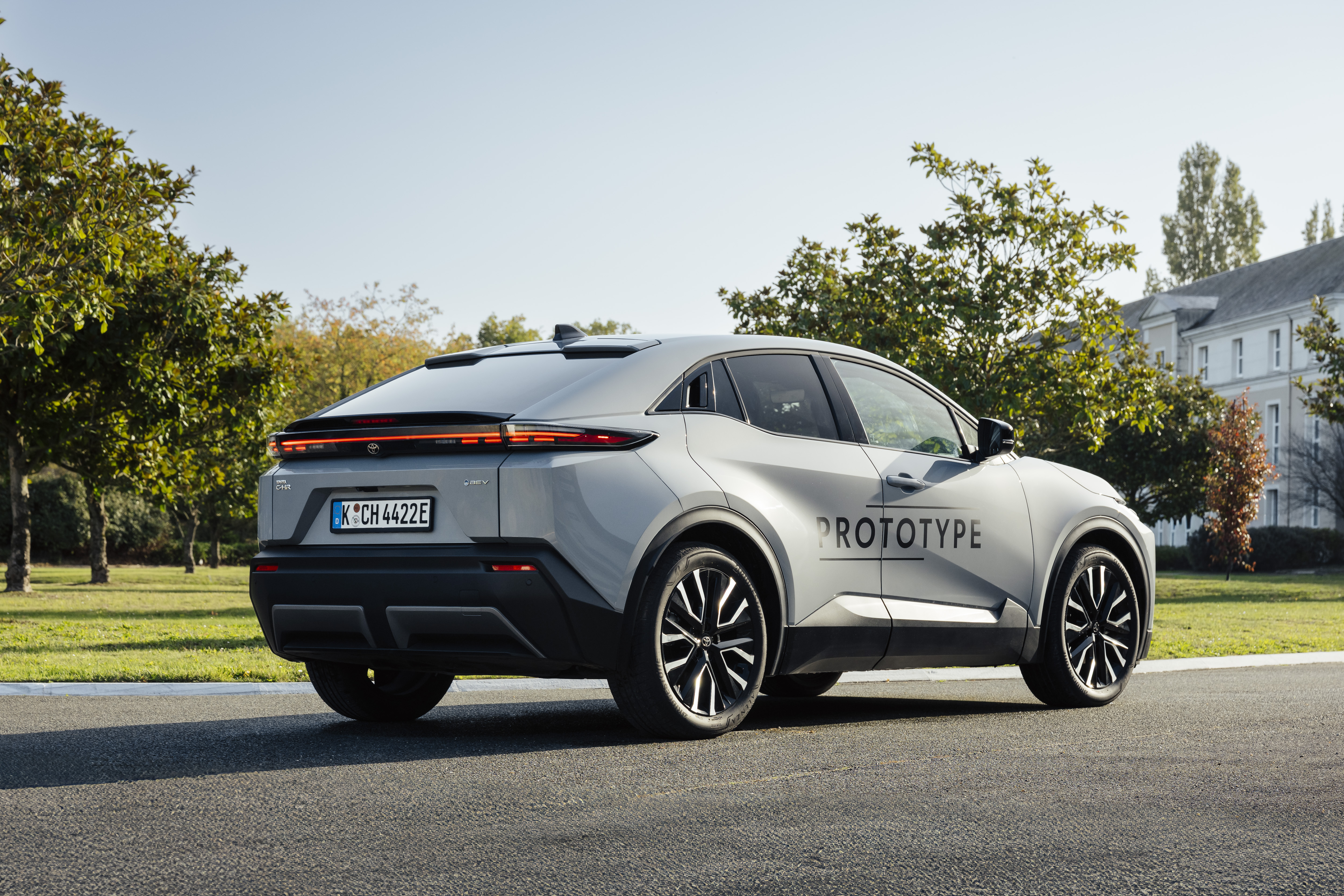 Premiers essais du nouveau Toyota C-HR+ 100 % électrique