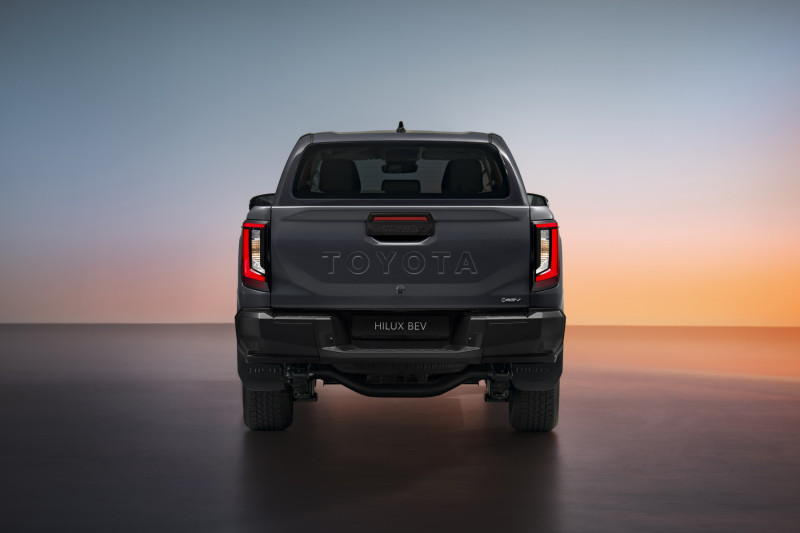 Toyota présente la nouvelle génération du Hilux, son pick-up iconique ...
