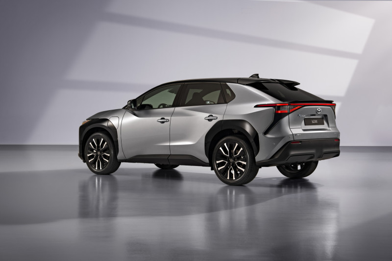 Toyota annonce le nouveau bZ4X 100 % électrique : charge plus rapide, puissance et autonomie ...