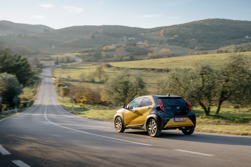 Nuova Aygo X Hybrid, stile, tecnologia e tanto divertimento