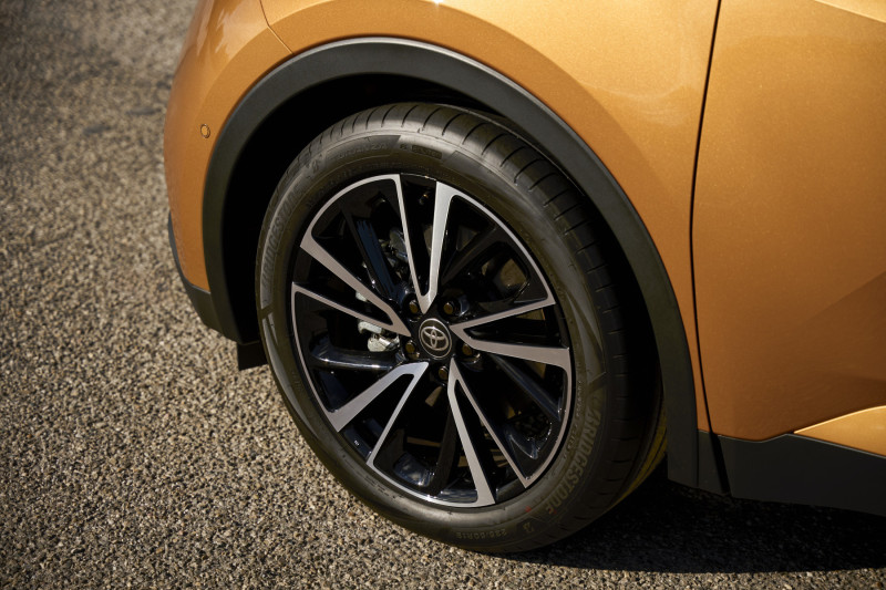 TOYOTA C-HR PLUG-IN HYBRID: UNA CONCEPT CAR PER LA STRADA, CON DOPPIO DNA