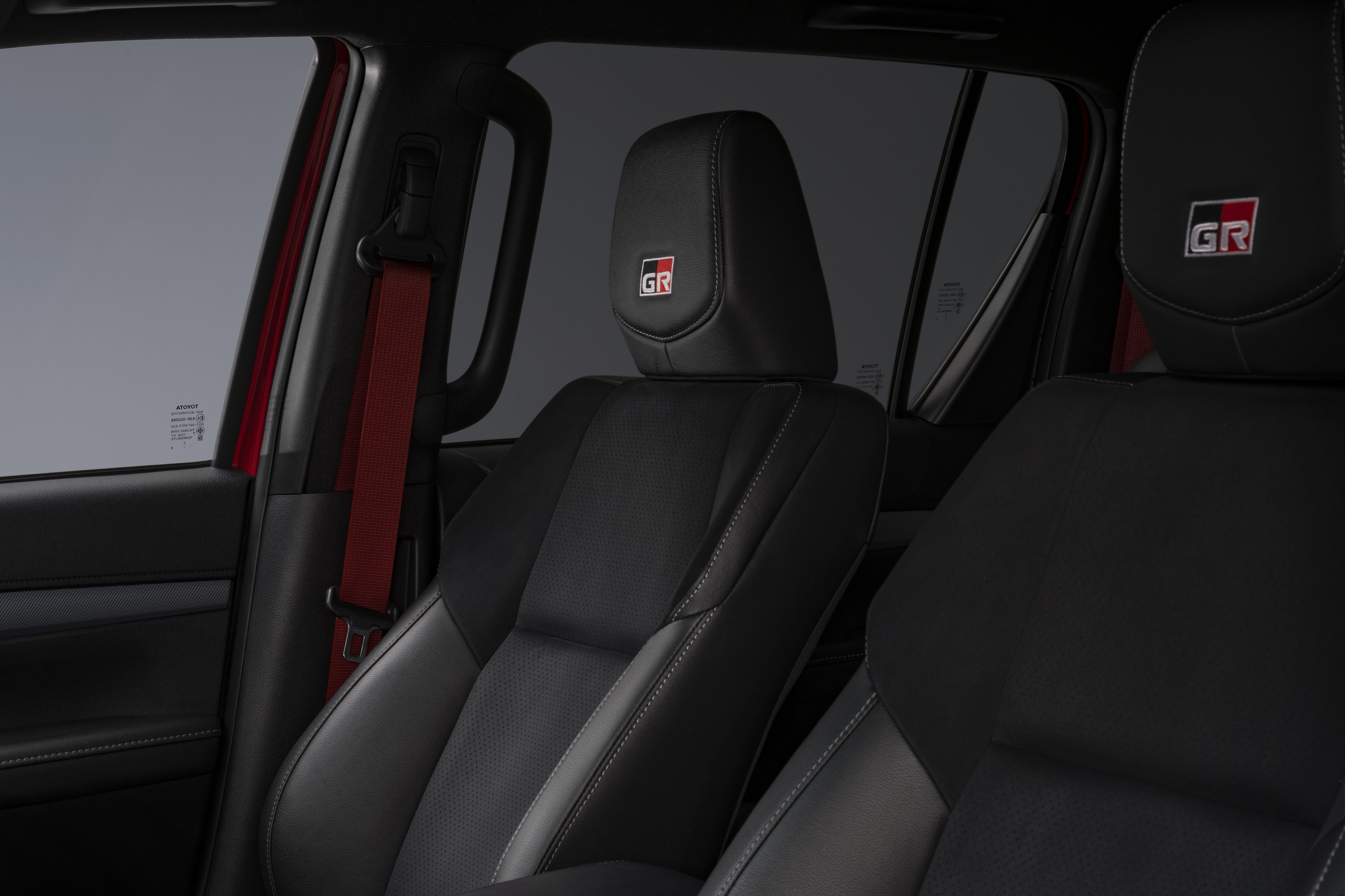 TOYOTA PRESENTA IL NUOVO HILUX GR SPORT II