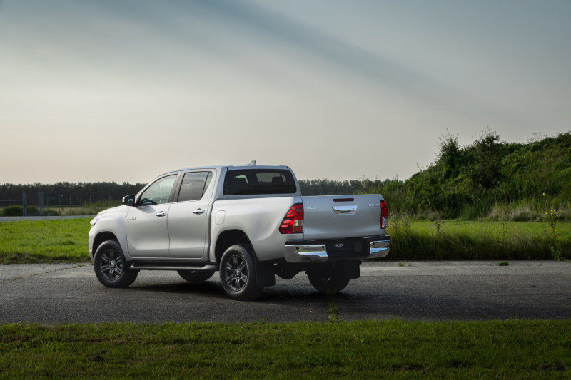 Nueva pick up Toyota Hilux: mejores prestaciones dentro y fuera de la carretera