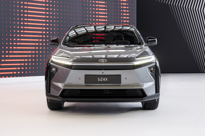 Toyota actualiza el bZ4X ofreciendo una recarga más rápida, con más ...