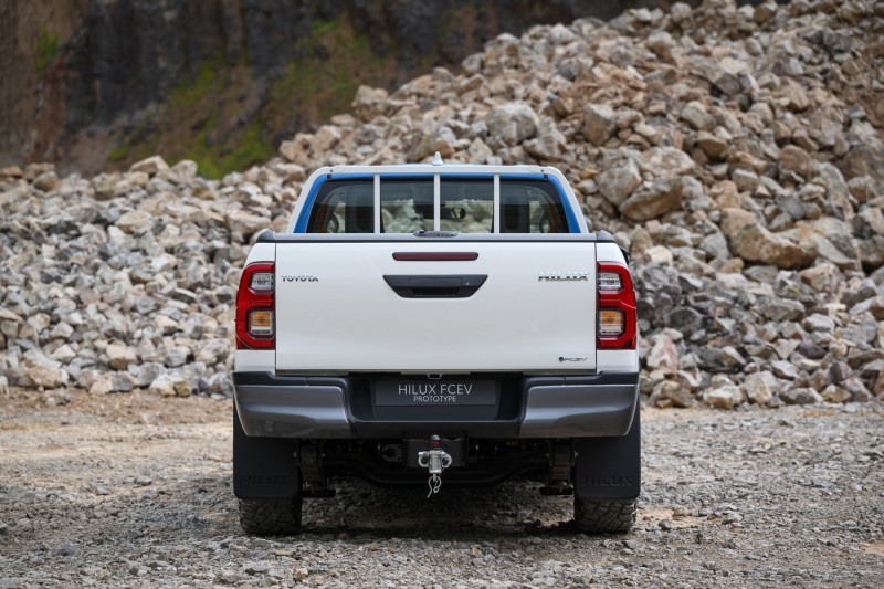 TOYOTA HILUX A CELLE A COMBUSTIBILE DI IDROGENO