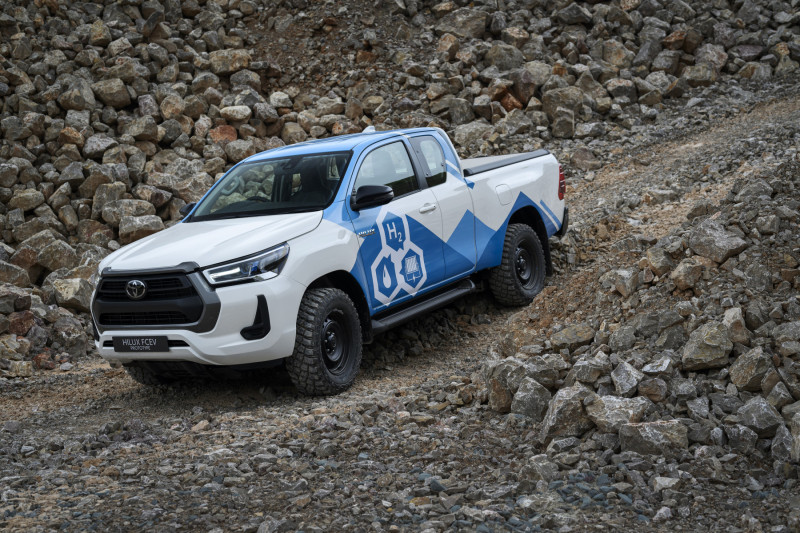 TOYOTA HILUX A CELLE A COMBUSTIBILE DI IDROGENO
