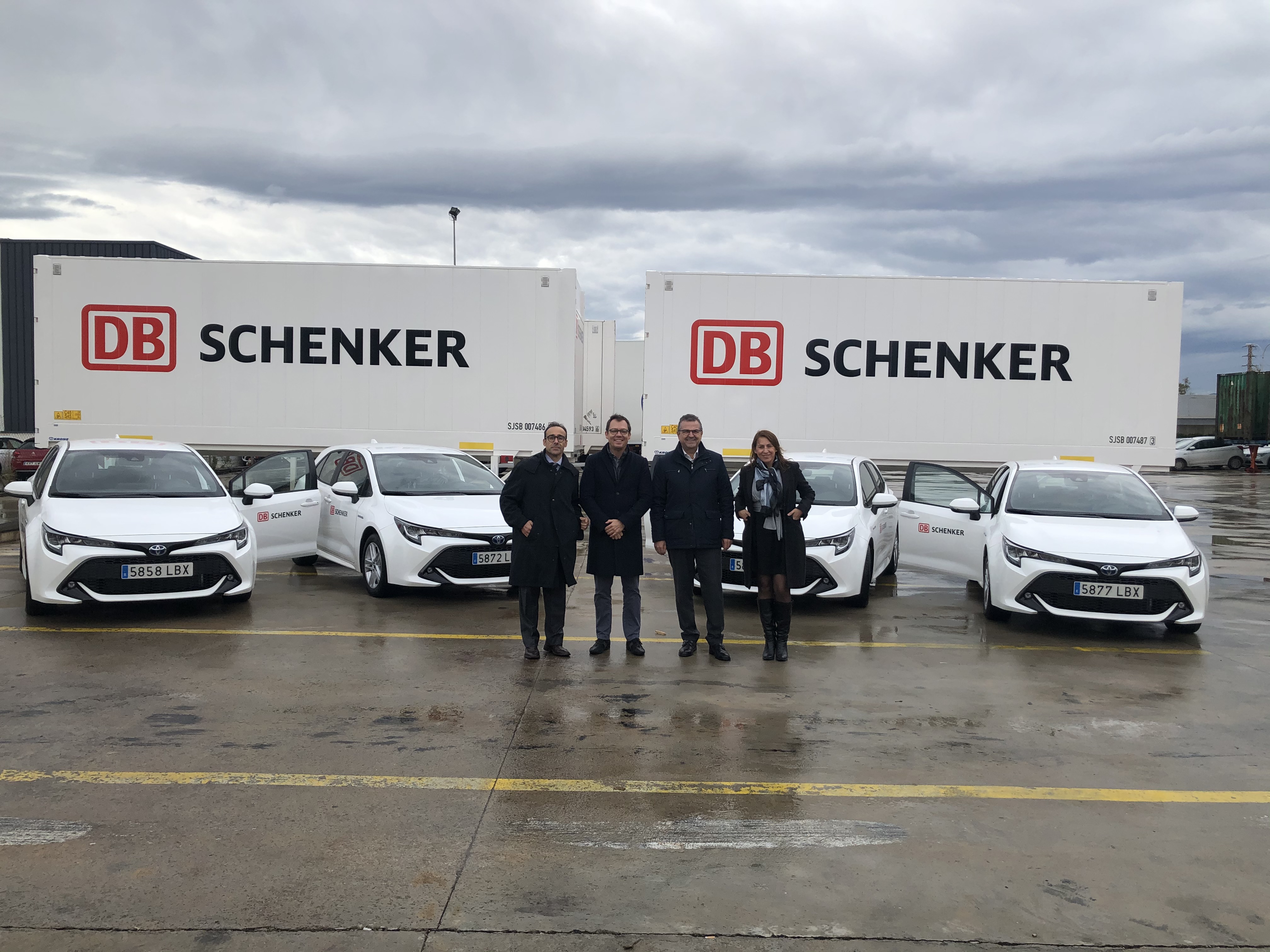 Toyota entrega una flota de 30 vehículos híbridos eléctricos a la ...