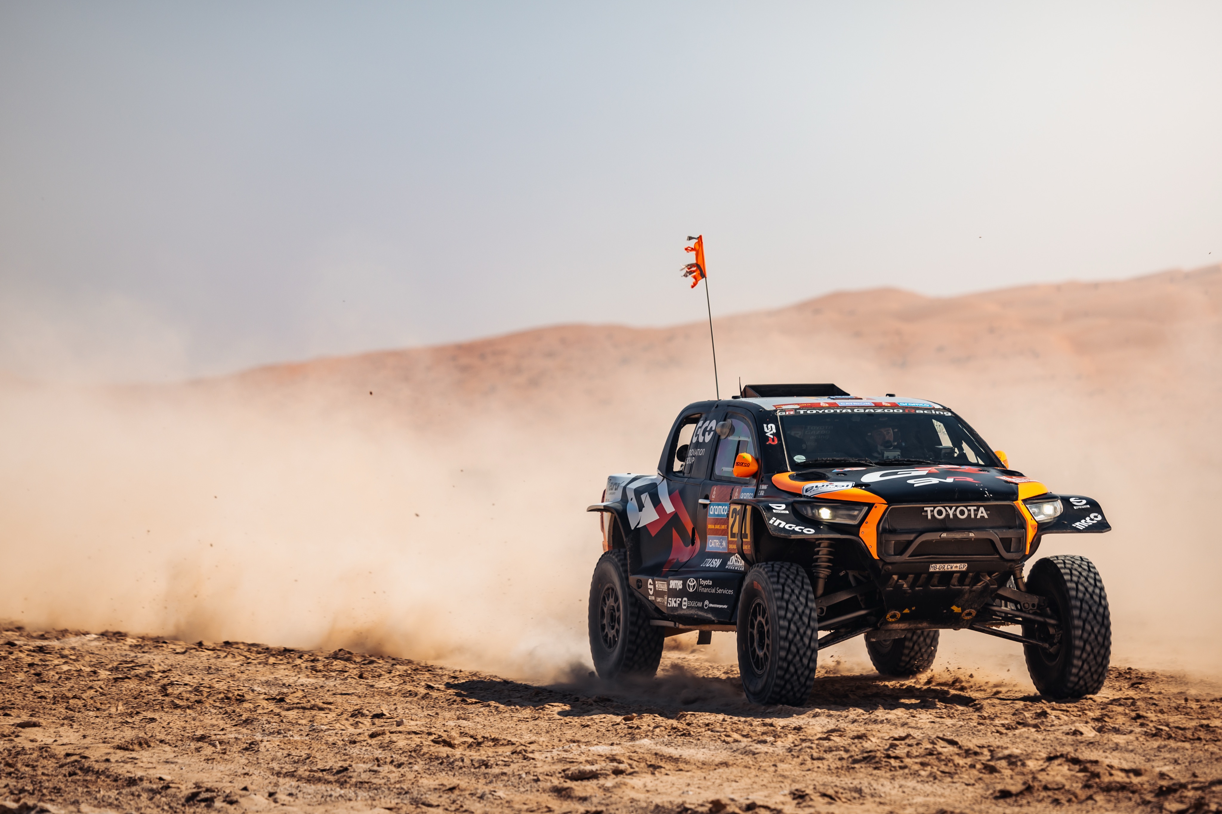 TOYOTA 1-2 ALLA DAKAR 2025 CON AL RAJHI CHE VINCE E LATEGAN CHE ...