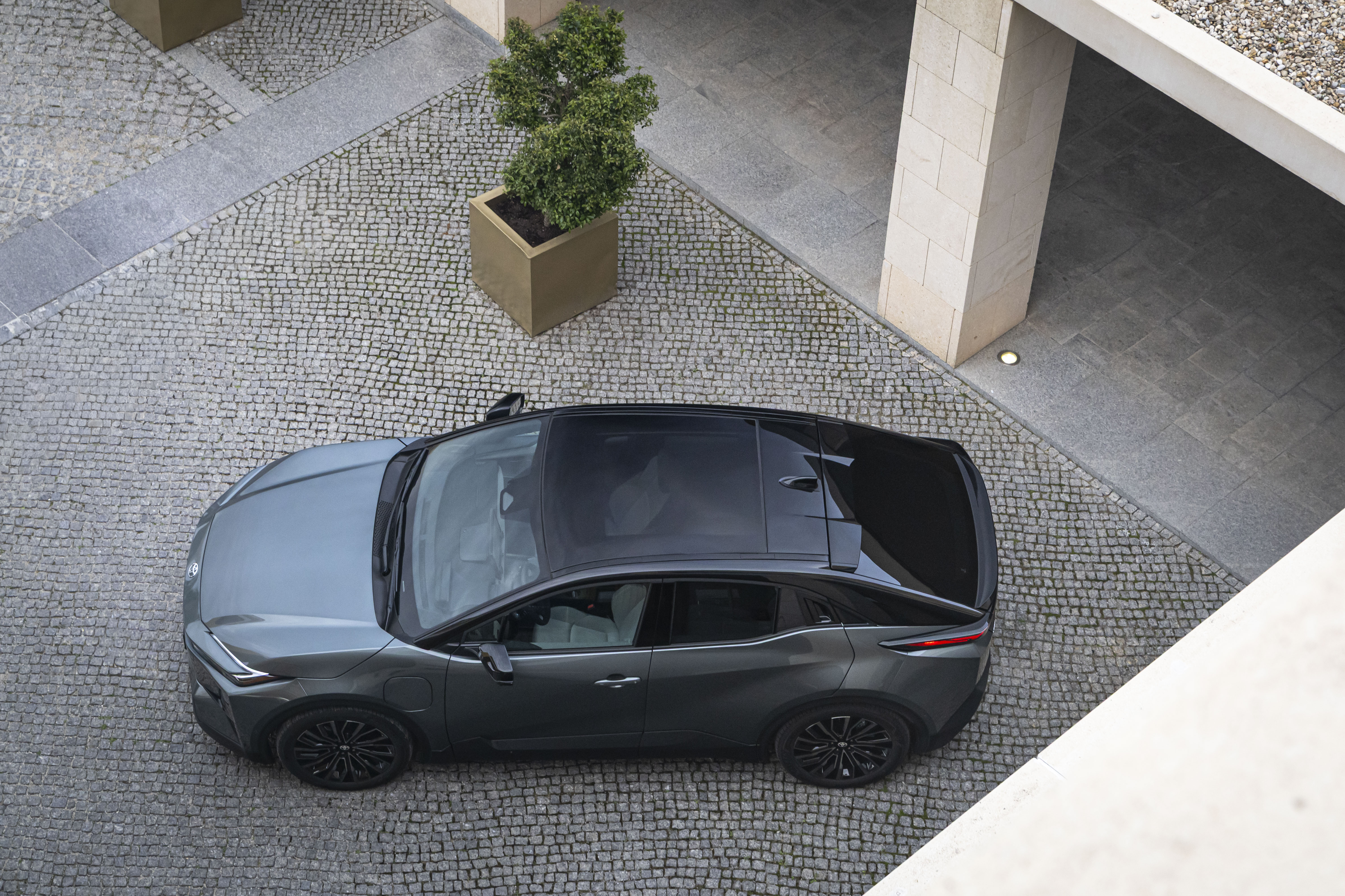 The all-new Toyota C−HR+: stand-out design and superior BEV credentials