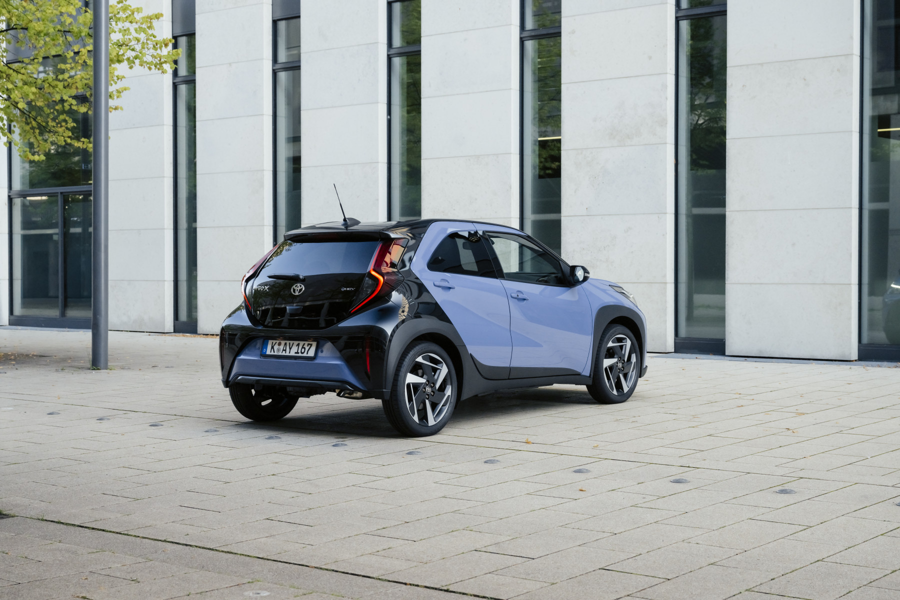 NUOVA TOYOTA AYGO X HYBRID, ECCO I PREZZI