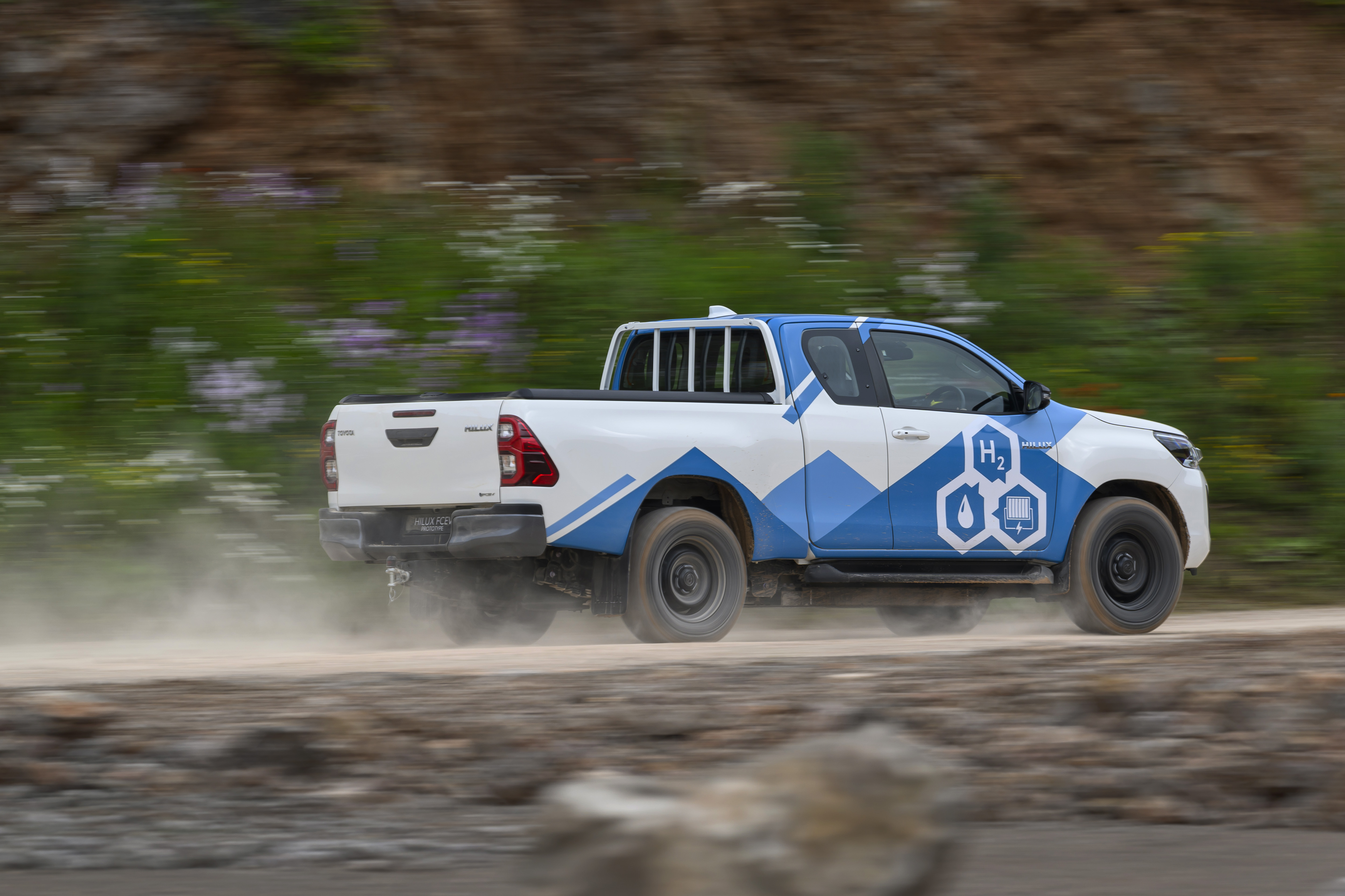 TOYOTA HILUX A CELLE A COMBUSTIBILE DI IDROGENO