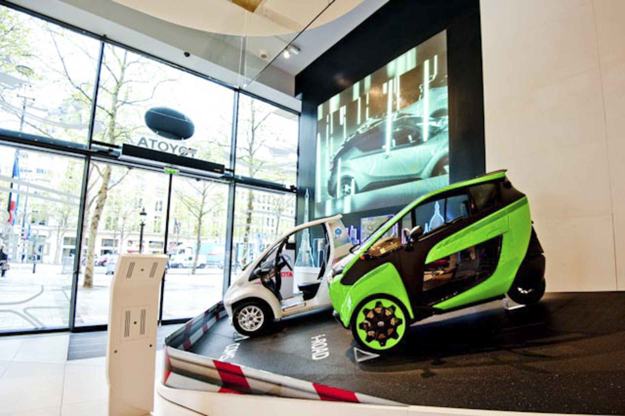 Le Rendez-Vous Toyota Showroom in Paris celebrates “Toyota Creative Design”