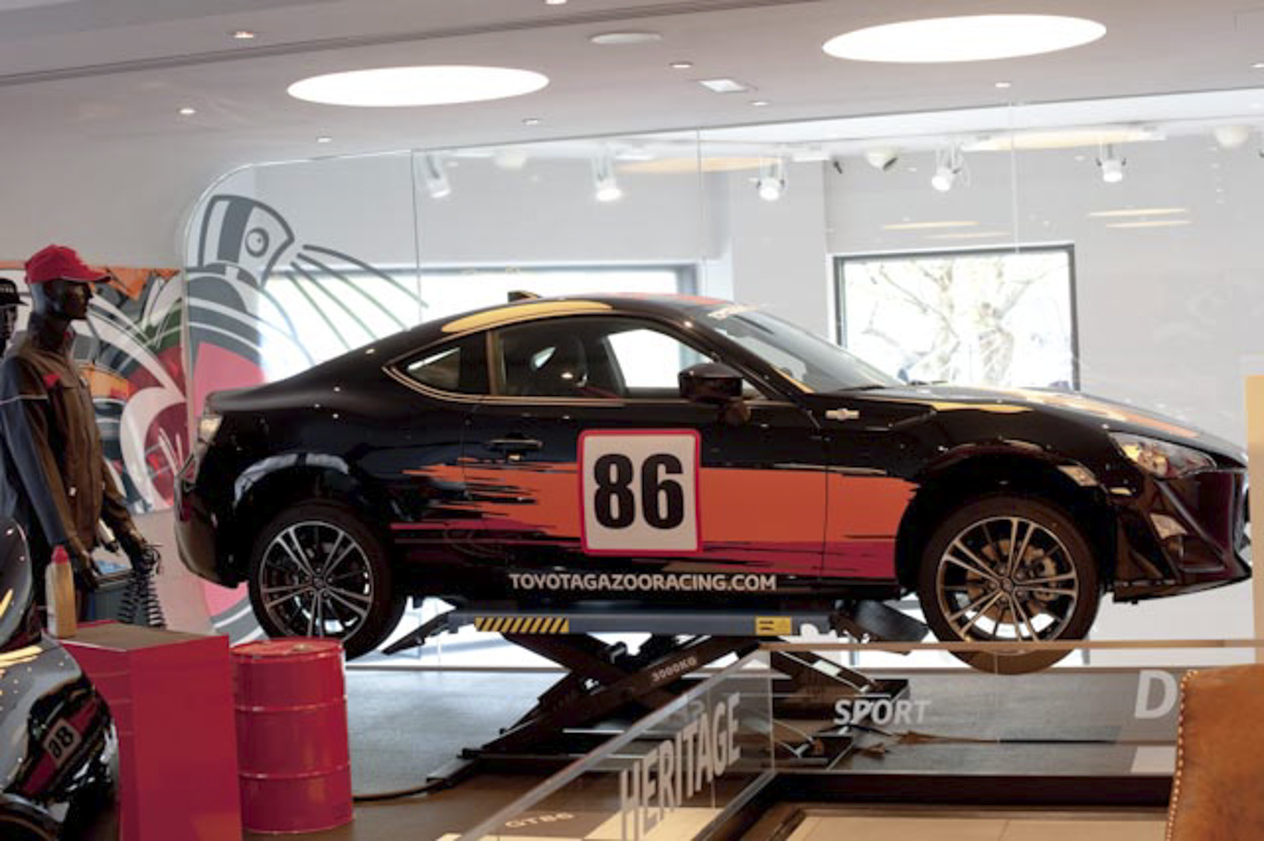 Le Rendez-Vous Toyota Showroom in Paris celebrates “Toyota Creative Design”