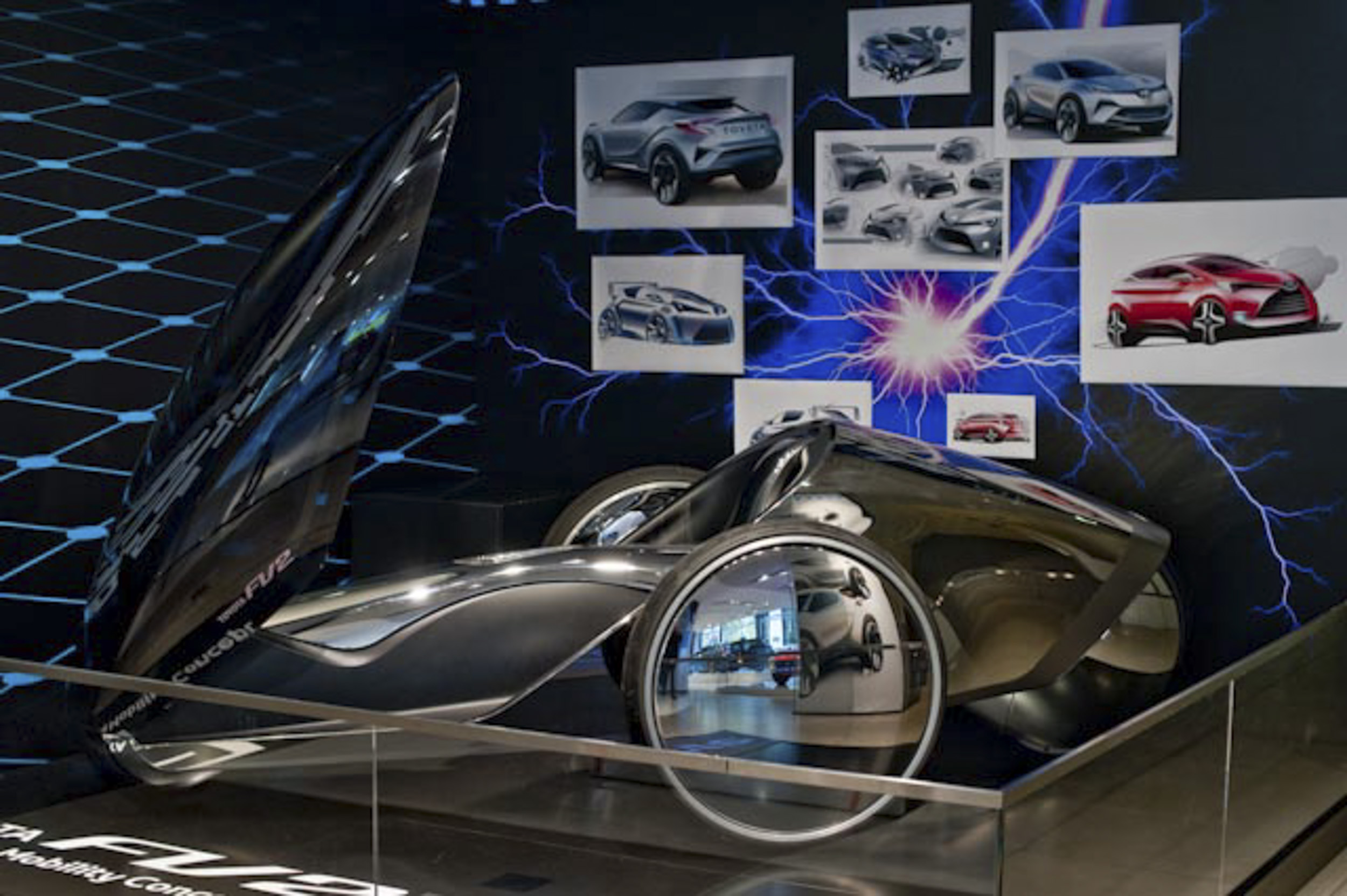 Le Rendez-Vous Toyota Showroom in Paris celebrates “Toyota Creative Design”