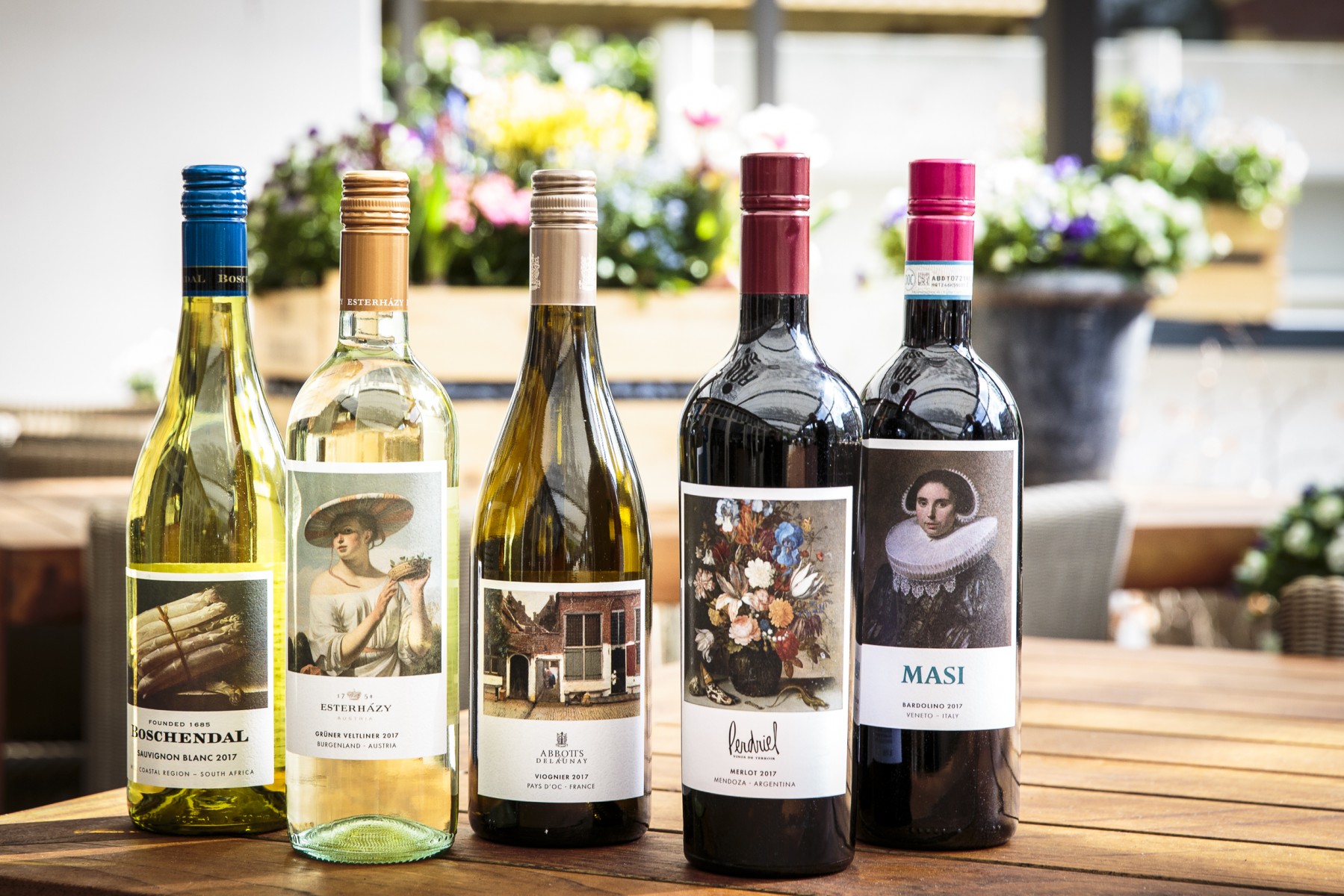 KLM features spring wines with unique Dutch Masters labels