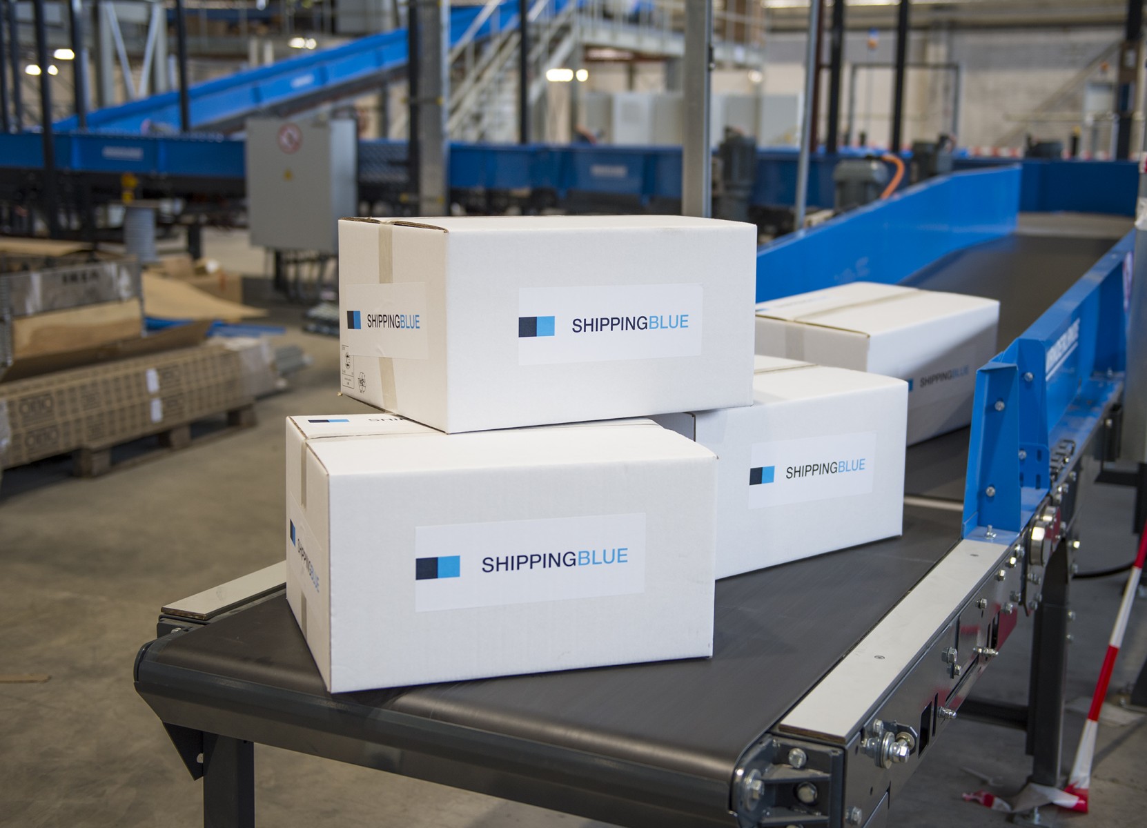 KLM launches small package delivery service for BlueBiz customers KLM launches small package delivery service for BlueBiz customers