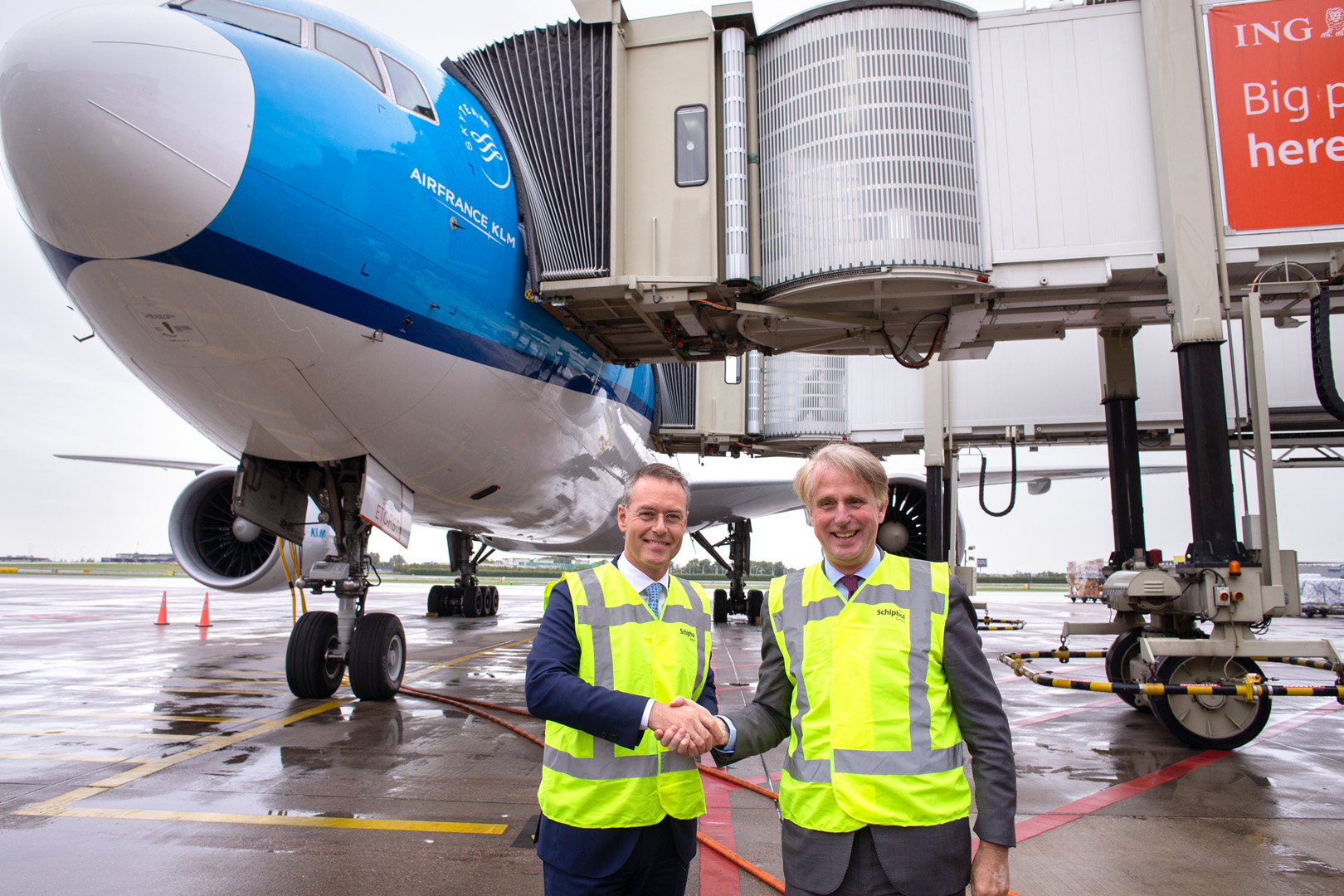 KLM customers disembark faster at Schiphol with world’s first fully ...