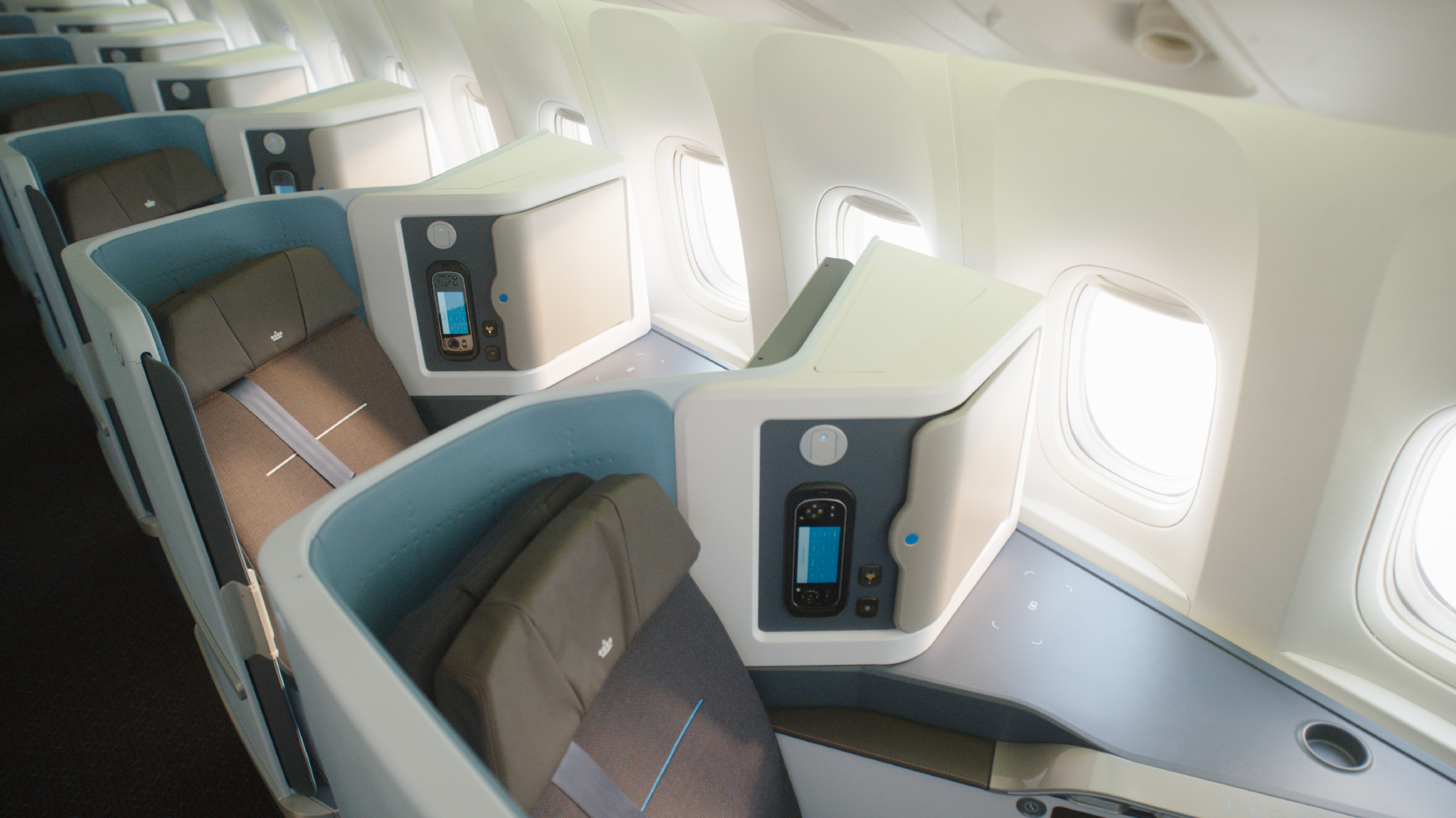 KLM introduces new World Business Class seats aboard B777 fleet