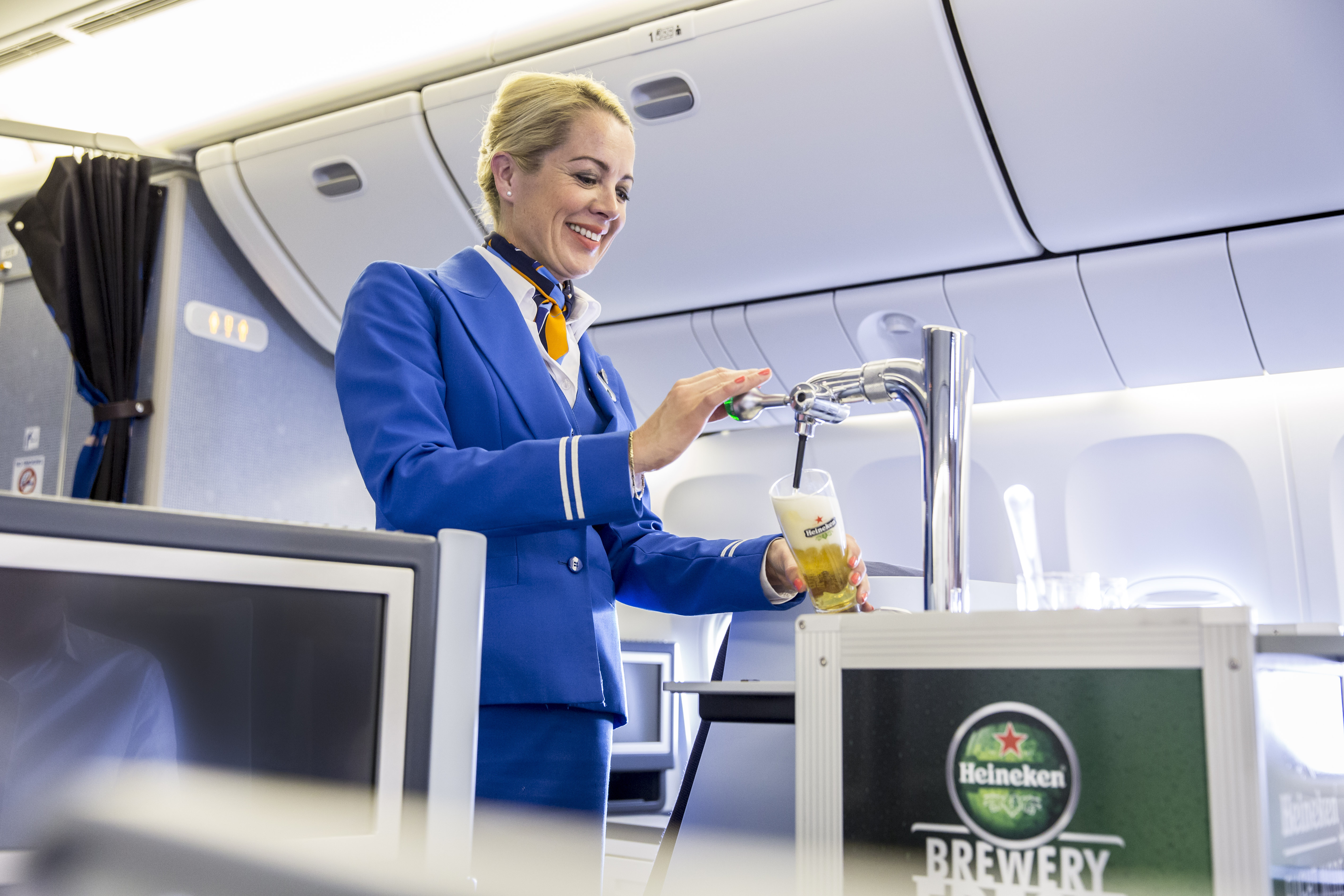 KLM pours first draught Heineken beer on flight to Curaçao