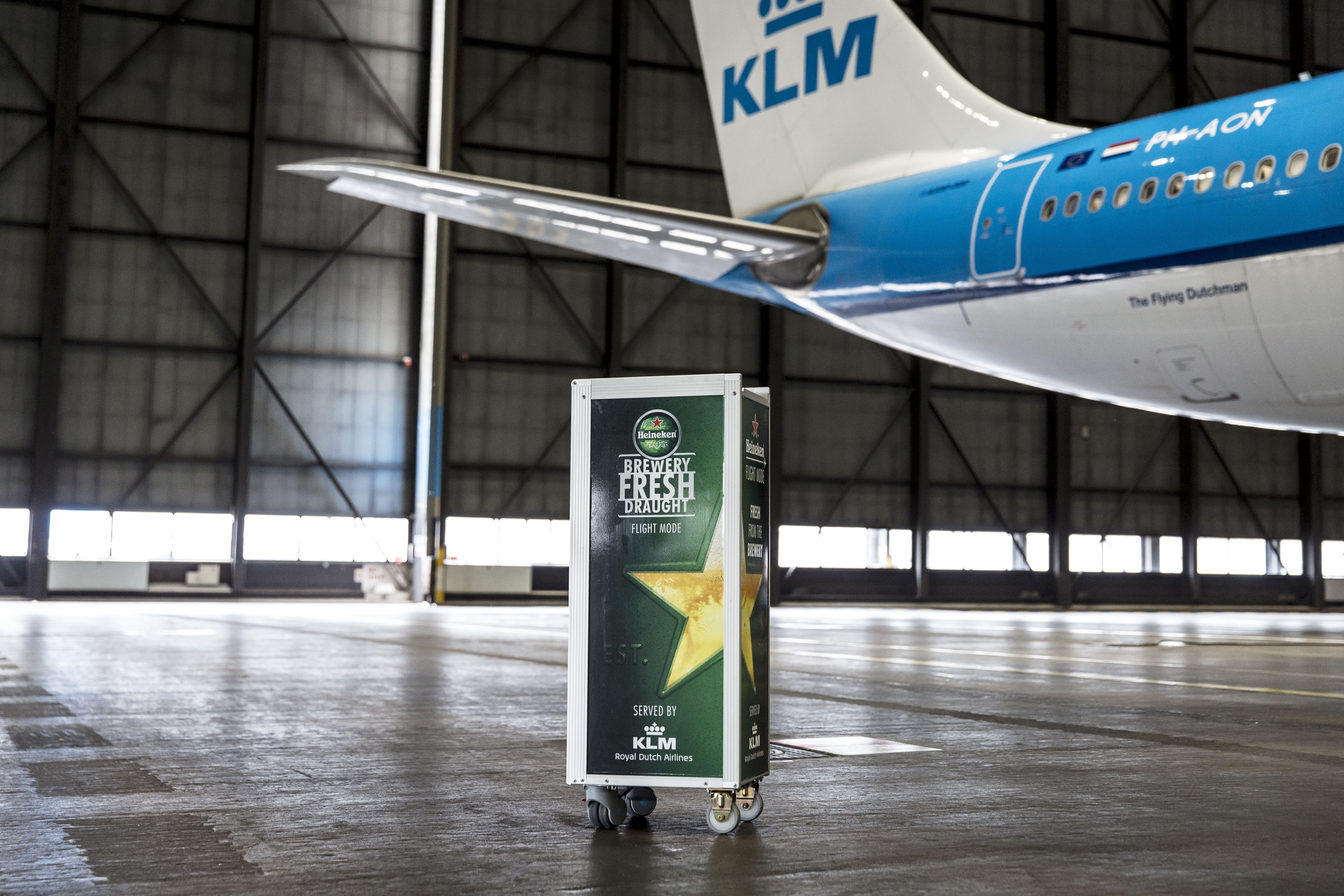 KLM pours first draught Heineken beer on flight to Curaçao
