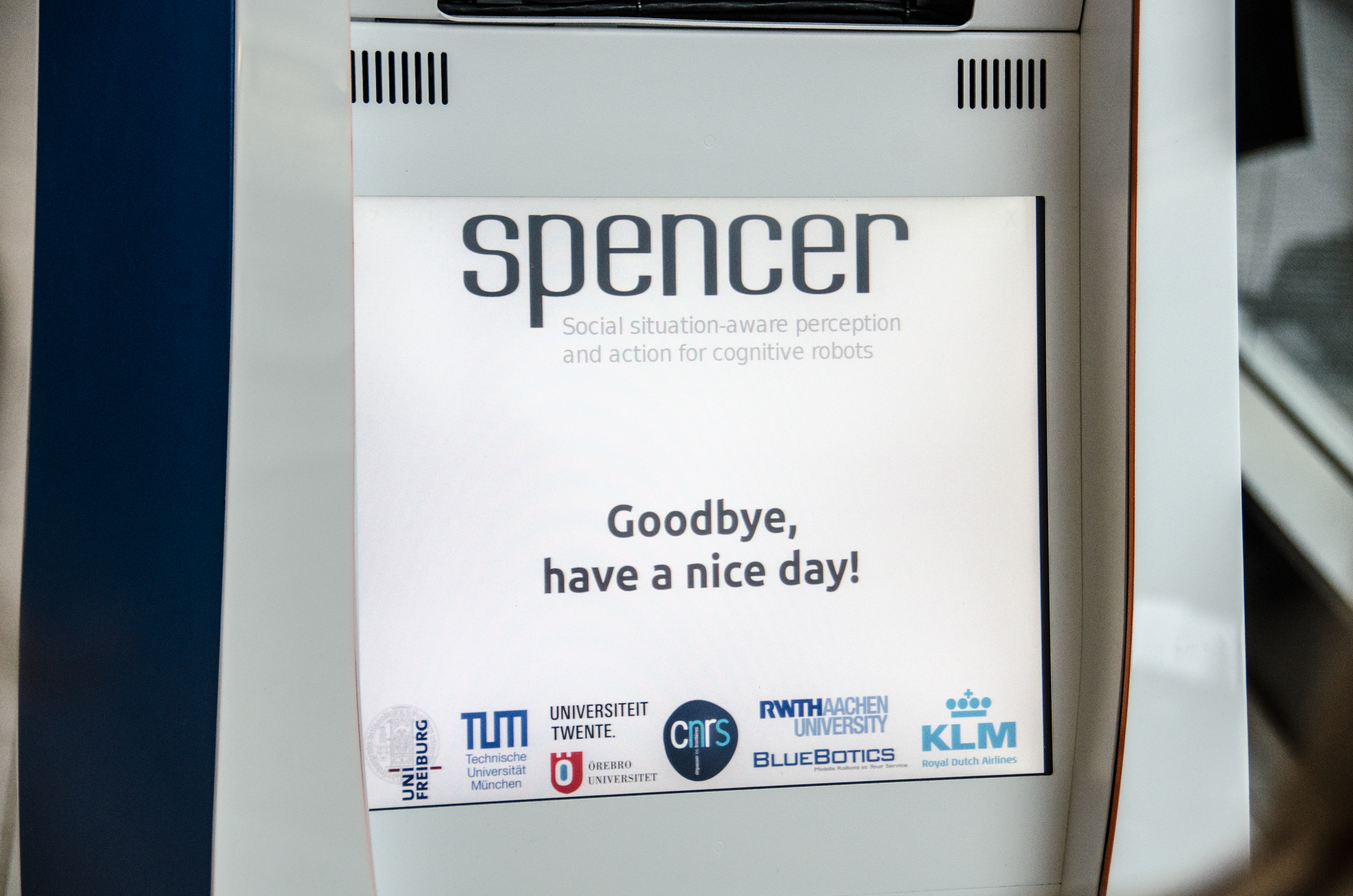 Spencer robot completed tests guiding KLM passengers at Schiphol