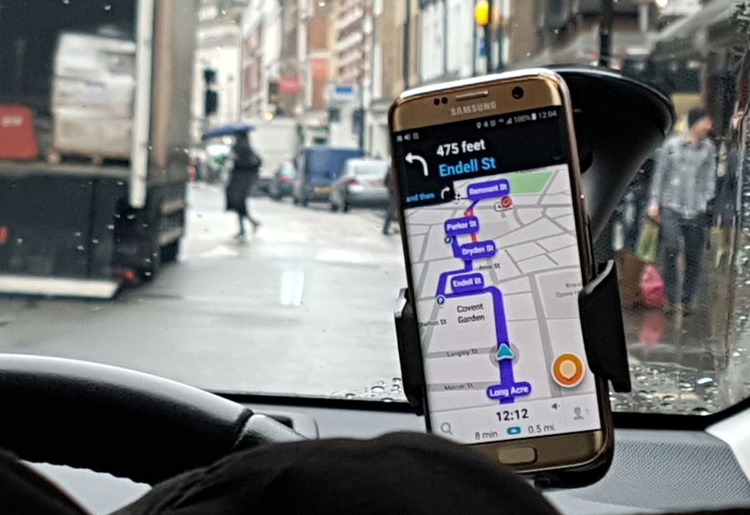 Downloading smartphone app can show better Waze to travel in Oxford