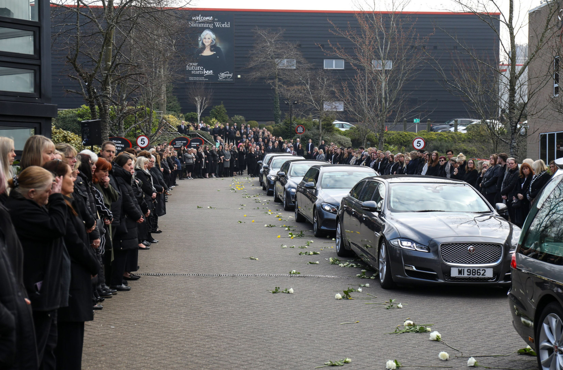 Hundreds gather to celebrate the life of Slimming World founder ...