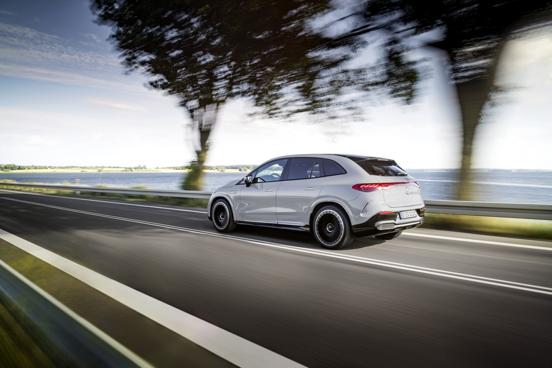 Allrounder met performance-genen: de nieuwe Mercedes-AMG EQE SUV