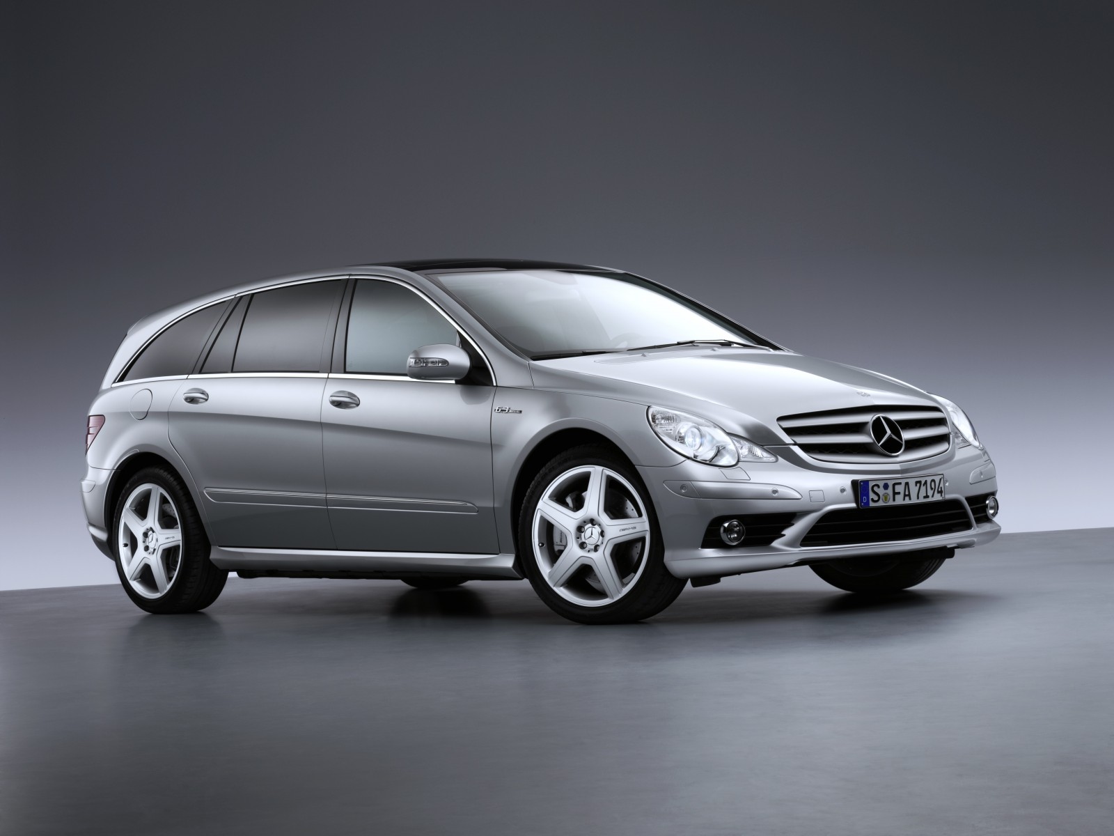 De nieuwe Mercedes-Benz R 63 AMG: Een nieuwe combinatie van dynamisme ...