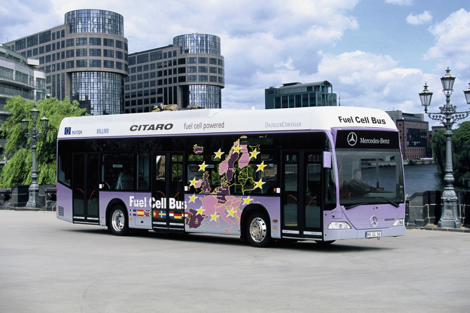 DaimlerChrysler levert eerste “brandstofcel-stadsbus” voor het openbaar ...