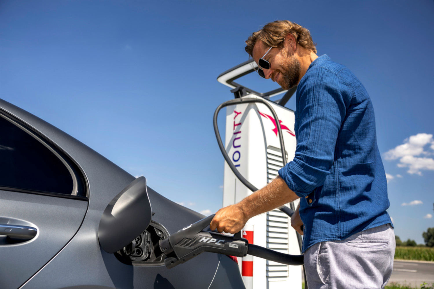 Plug & Charge nu ook beschikbaar voor de plug-in hybrids van Mercedes-Benz