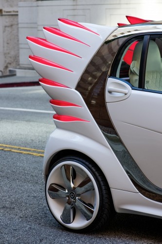 Le designer de mode Jeremy Scott relooke la smart fortwo