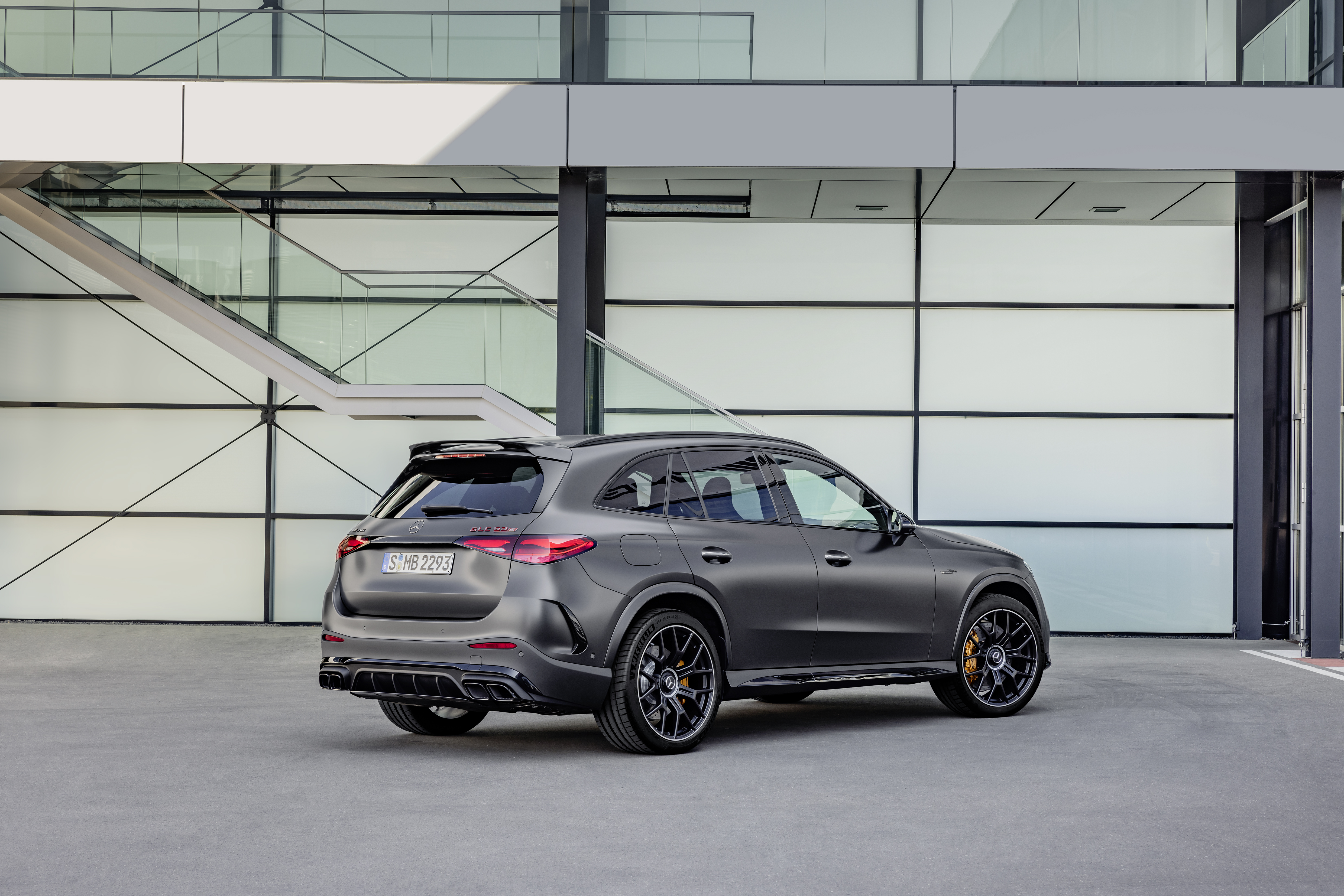 Der neue Mercedes-AMG GLC: Performance-SUV in zwei leistungsstarken ...