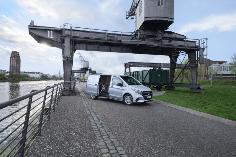 Mercedes-Benz feiert 30 Jahre Vito: Der kompakte Dienstleister für ...