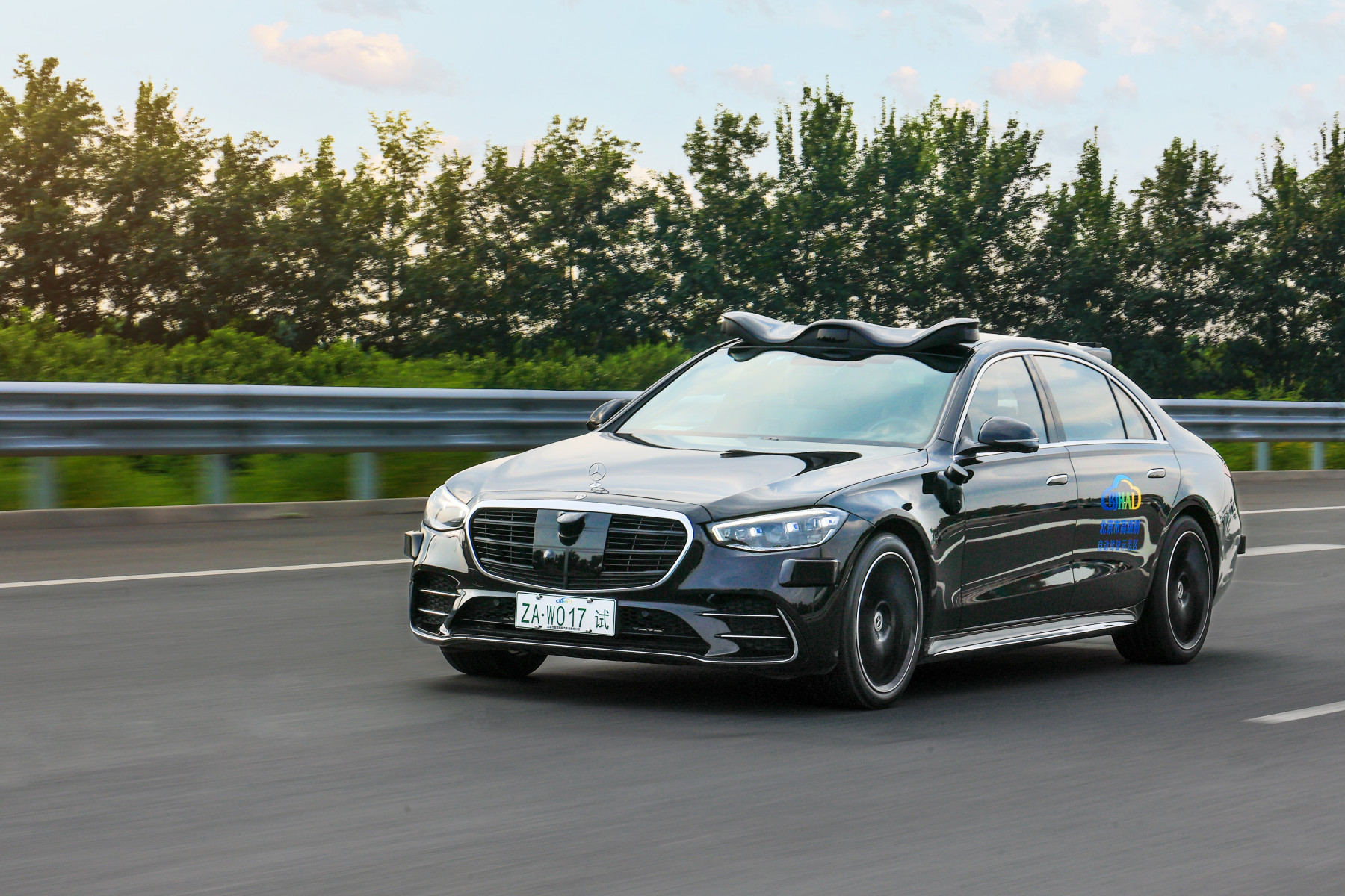 Mercedes-Benz devient le premier constructeur automobile international