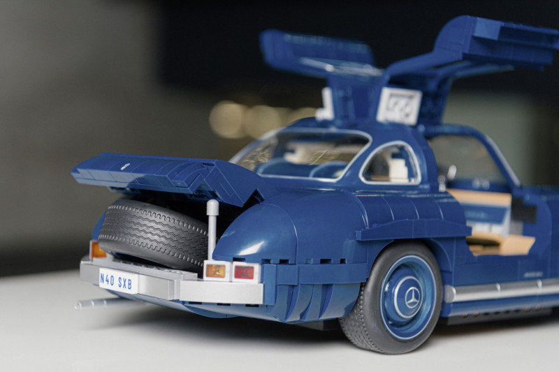 Een icoon als bouwspeelgoed: de Mercedes-Benz 300 SL op schaal 1:12 van Mattel Brick Shop