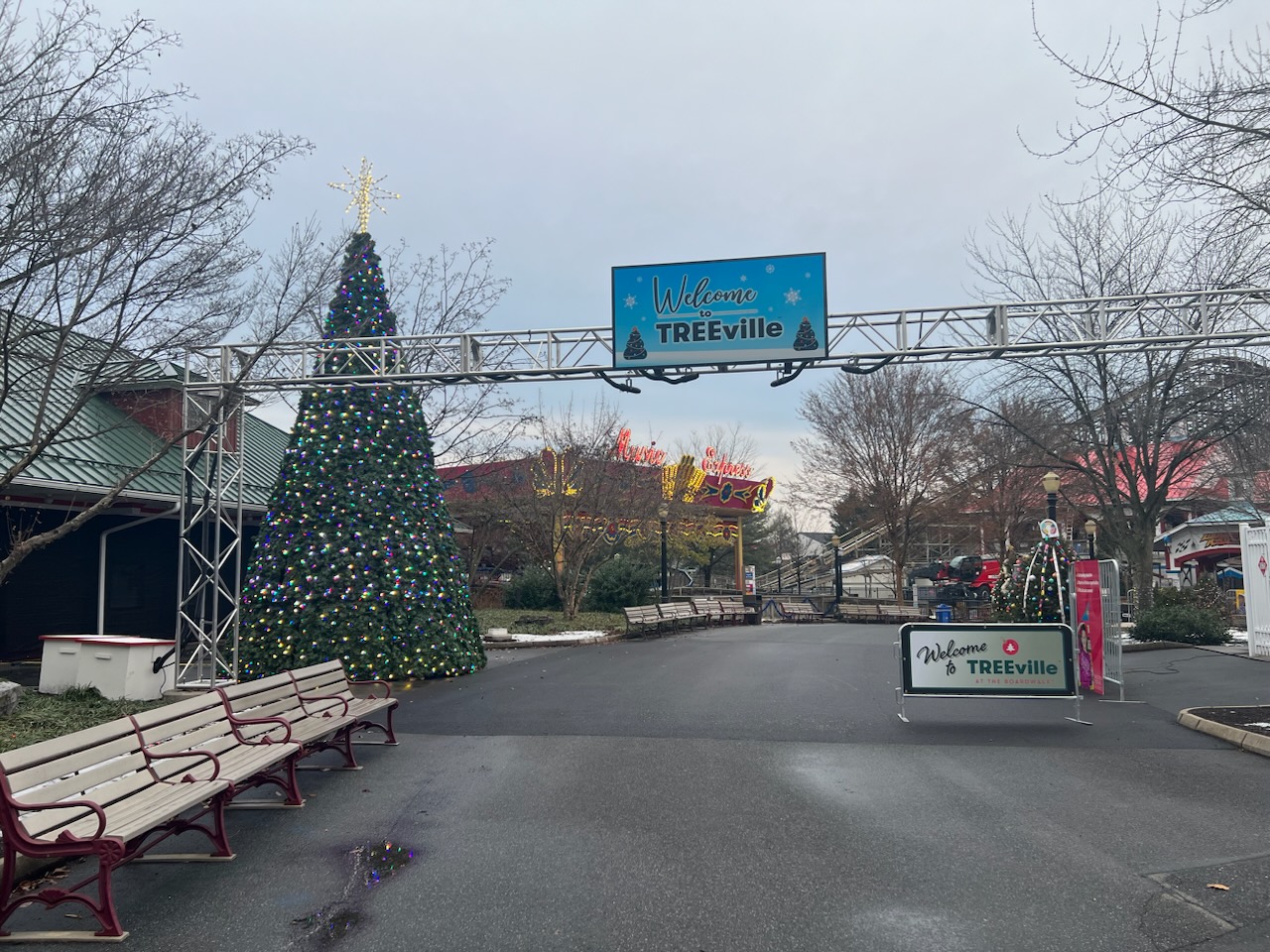 HE&R Team Members and Community Partners Decorate TREEville