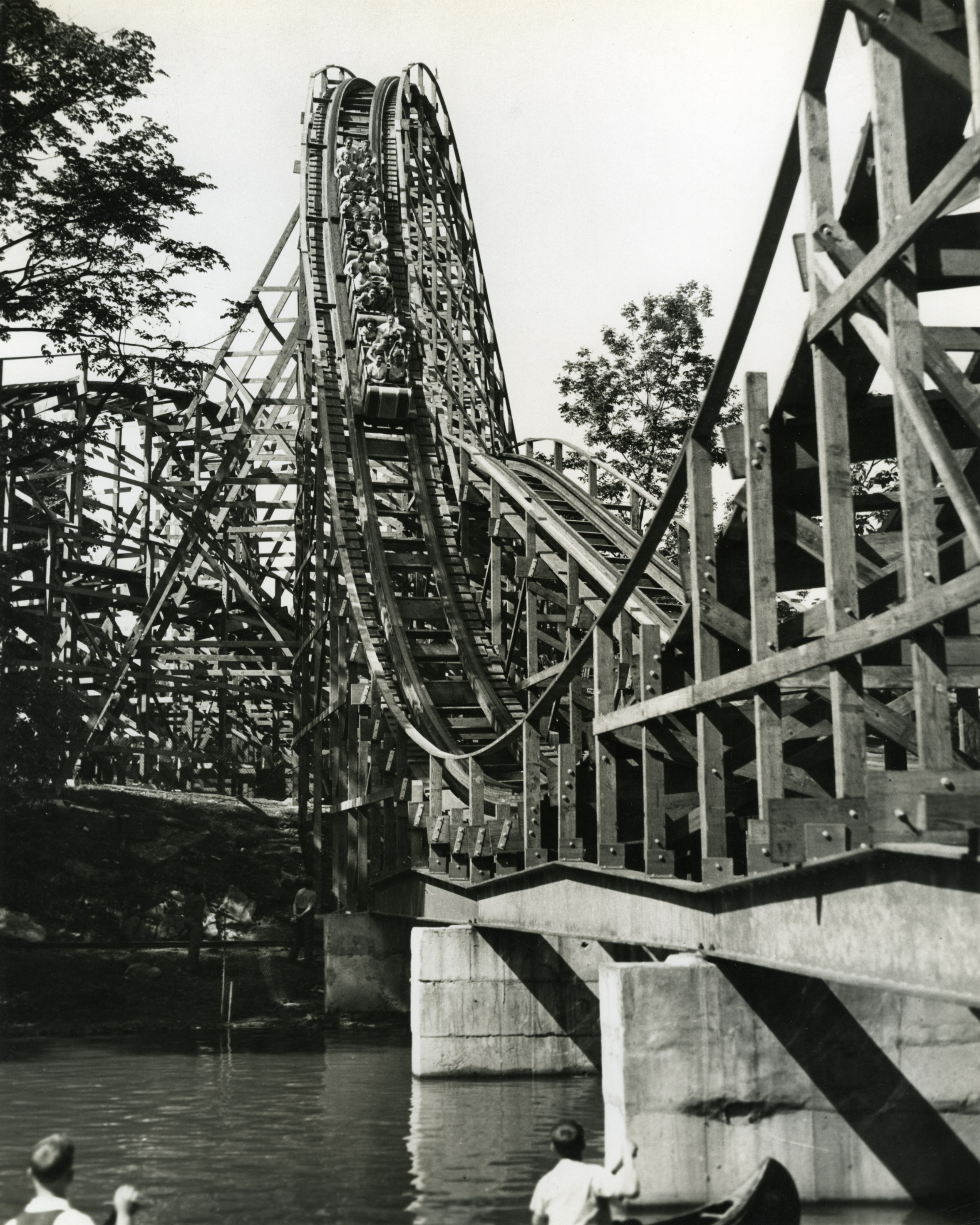 Hersheypark Reveals New Comet Coaster Trains