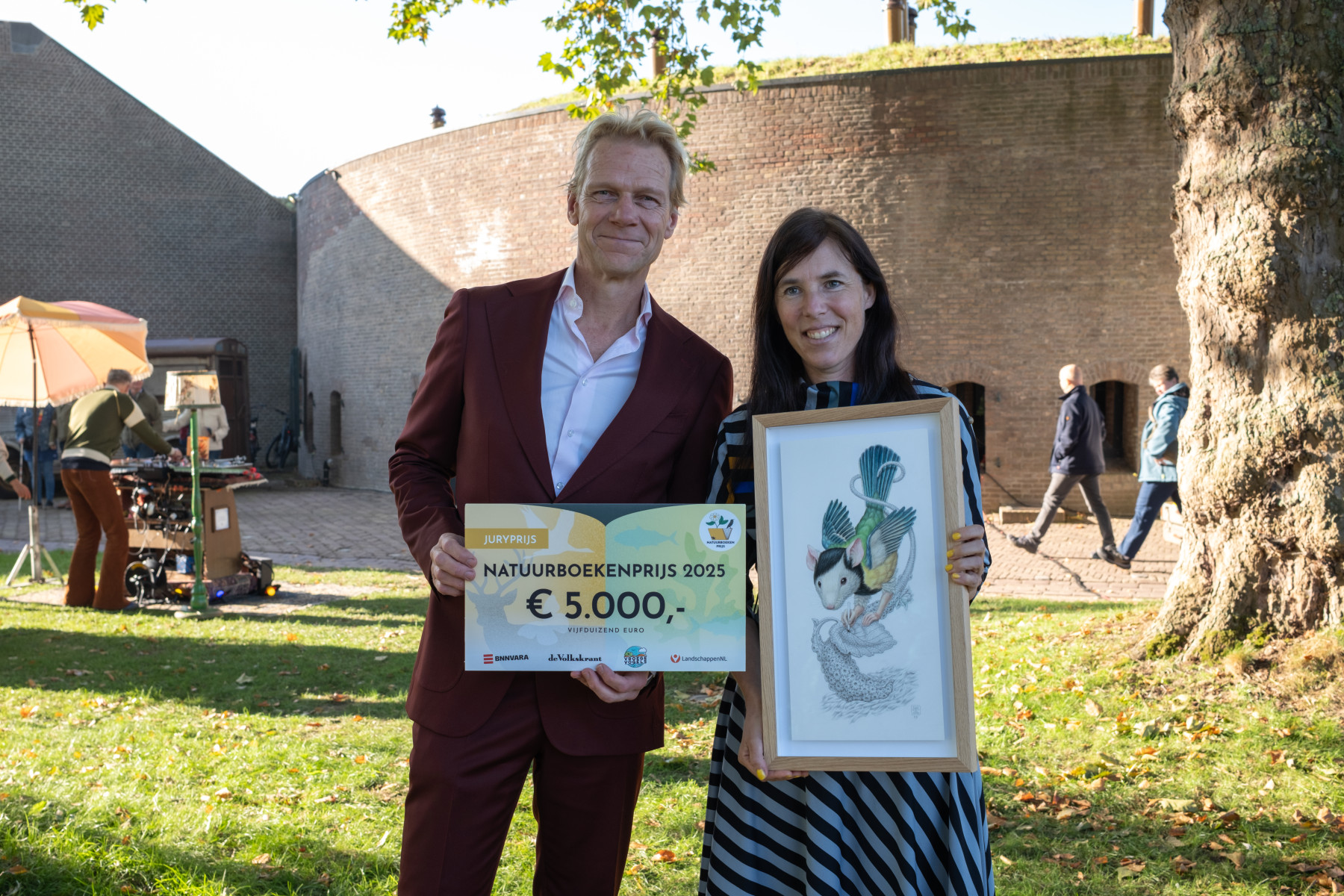 EVA MEIJER WINT NATUURBOEKENPRIJS 2025 OP VROEGE VOGELS FESTIVAL