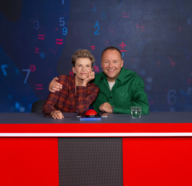 ASTRID JOOSTEN PRESENTEERT PANELSHOW 'ONDERAAN DE STREEP'