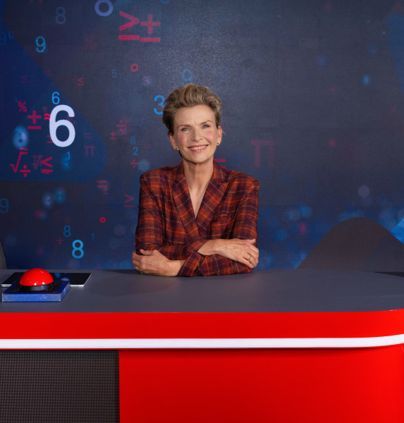 ASTRID JOOSTEN PRESENTEERT PANELSHOW 'ONDERAAN DE STREEP'