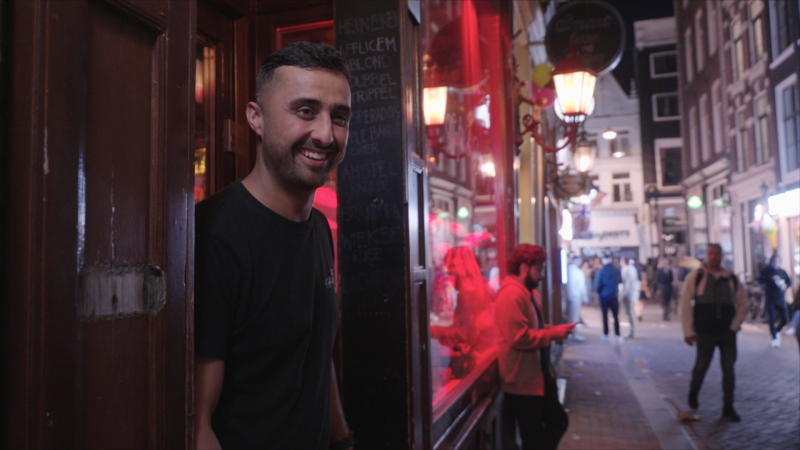 'BIJ ONS OP DE WALLEN' GEEFT EEN UNIEKE BLIK IN BERUCHTE BUURT