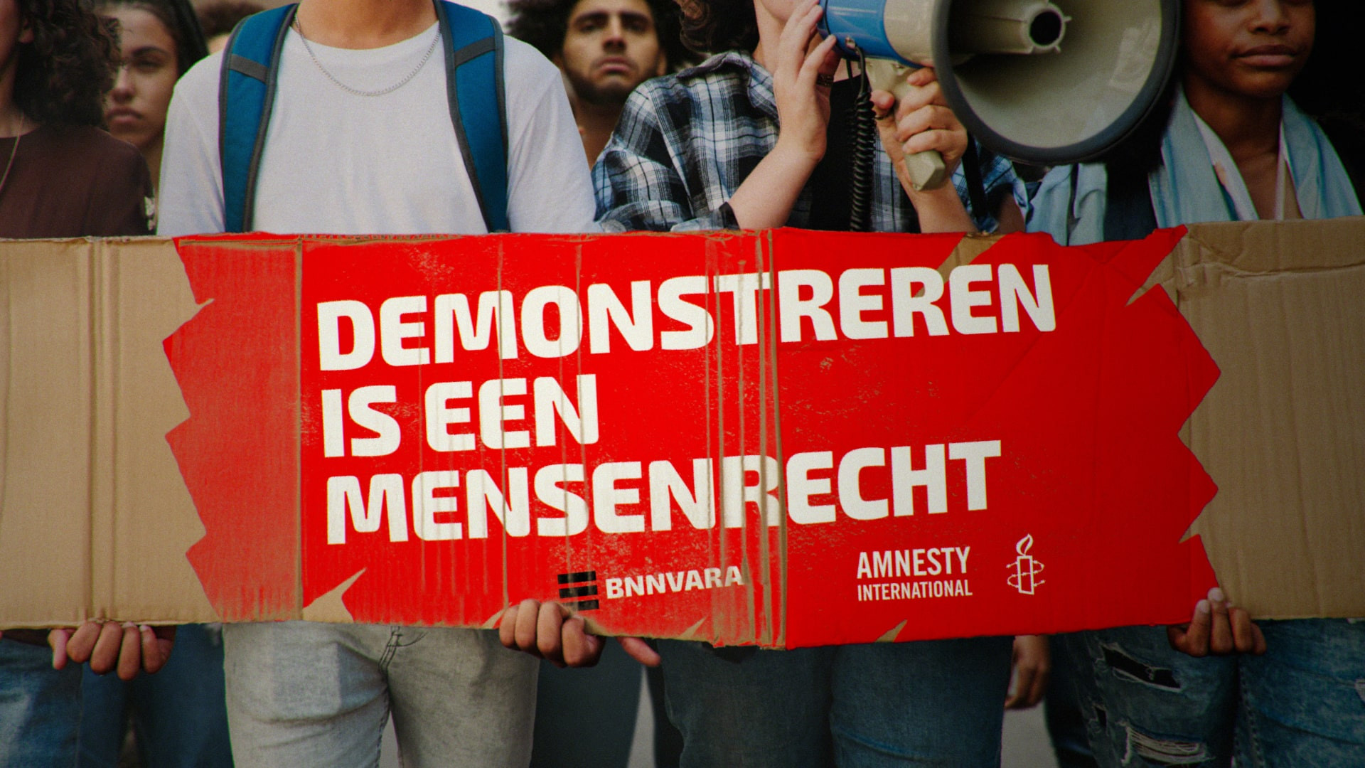BNNVARA DE BARRICADE OP VOOR HET DEMONSTRATIERECHT