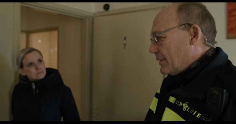 JESSICA VILLERIUS DUIKT IN DE VERHALEN ACHTER DE KRANTENKOPPEN IN ...